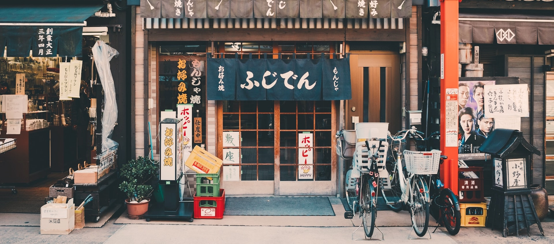 Cool Things to Buy in Japan on Your Trip - Japan Souvenirs (2023)